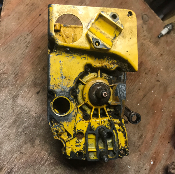 Partner R14-T chainsaw crankcase assembly
