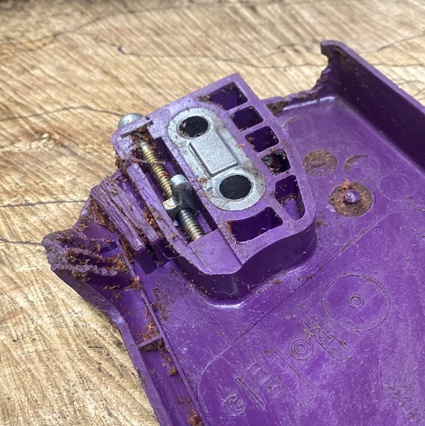 poulan Wild Thing model P4018WT chainsaw clutch cover with chain tensi