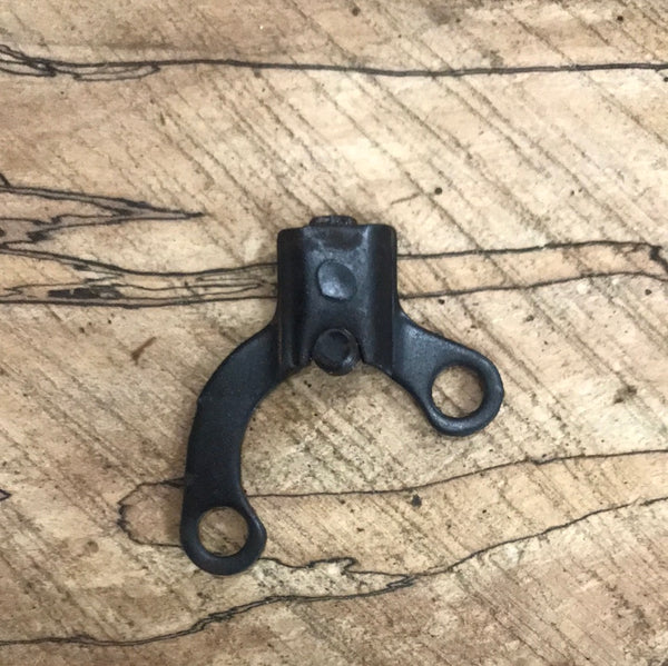 mcculloch mac 10-10 chainsaw carb bracket New 68807 (bin 11) 68807